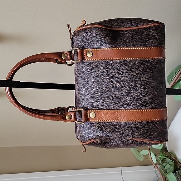 le chateau | Bags | Vintage Chateau De Versailles Boston Bag In ...